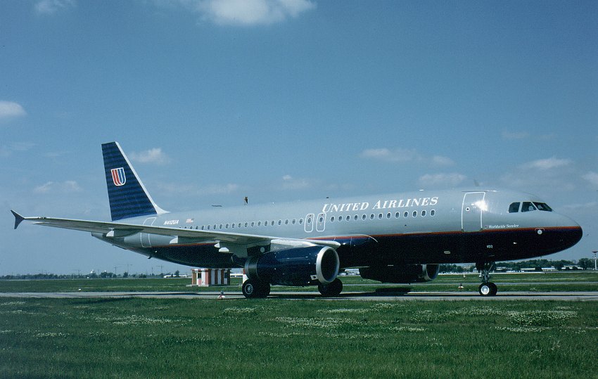 Airbus A320-2 N412UA
