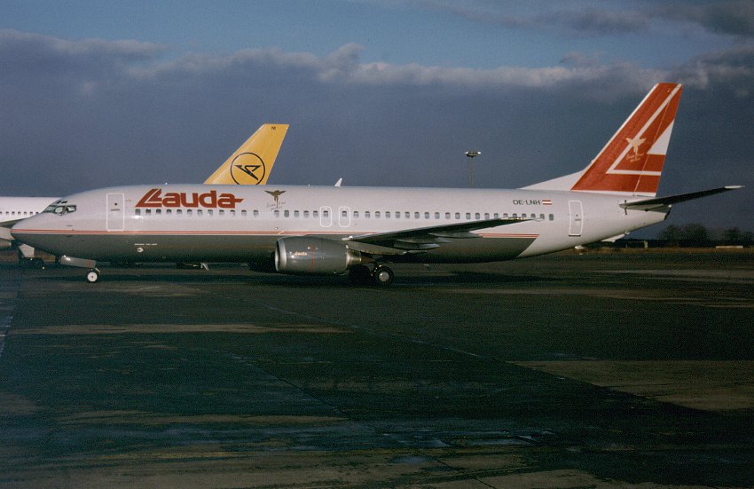Lauda Air B737-400 OE-LNH