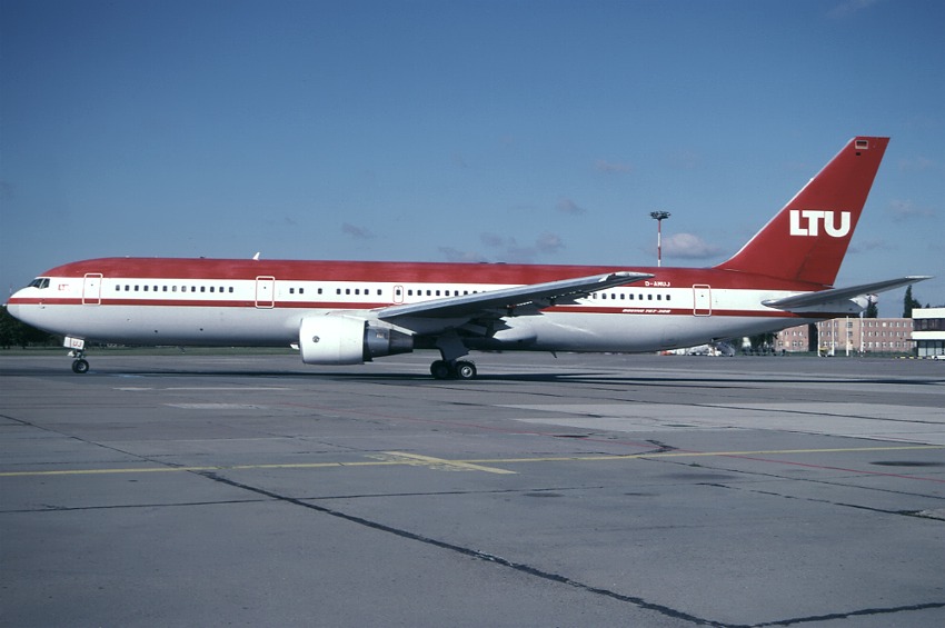 LTU B767-300 D-AMUJ