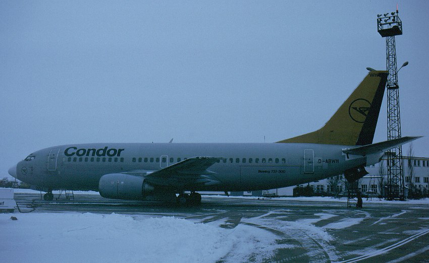 Condor B737-300 D-ABWH blue rudder