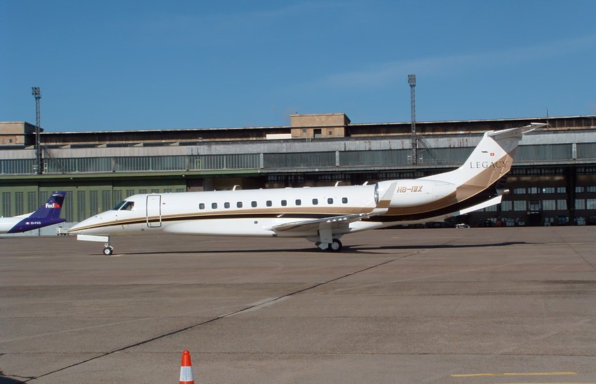 hb-iwx_embraer emb-135bj 'legacy'