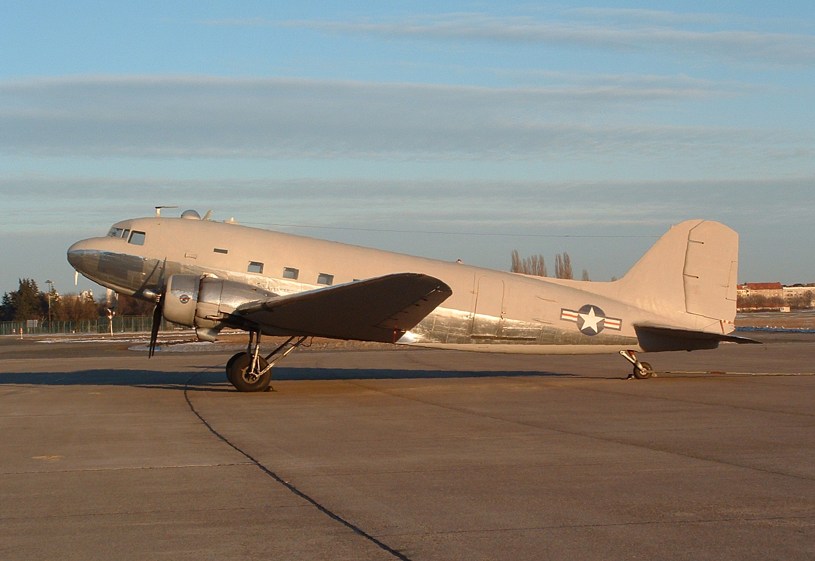 ES-AKE - Douglas C-47B-35-DK 'Skytrain' - cn 16697-33445